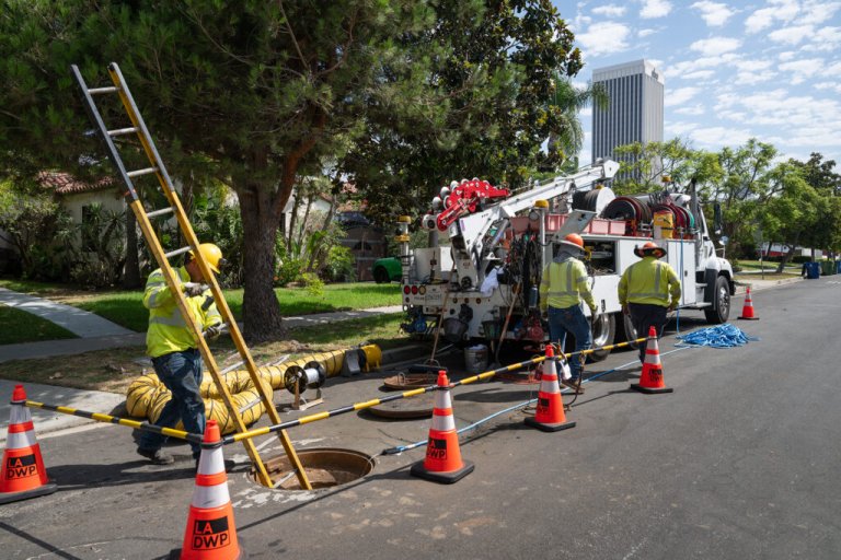 Los Angeles DWP Crews Work to Restore Power to Thousands Amid LA Heatwave - The Pride LA